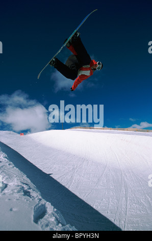Snowboarder catches air in the half pipe Stock Photo - Alamy