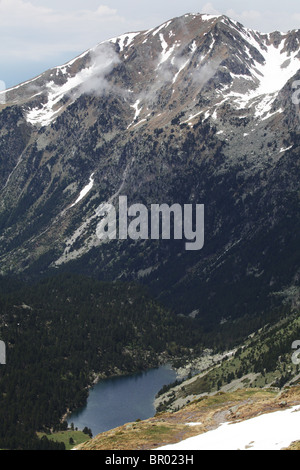 Estany Llong lake in Aigüestortes national park in the Pyrenees ...