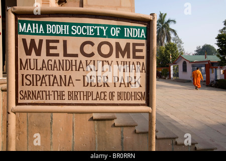 Mulagandha Kutir Vihara temple "Isipatana Deer Park" where Buddha ...