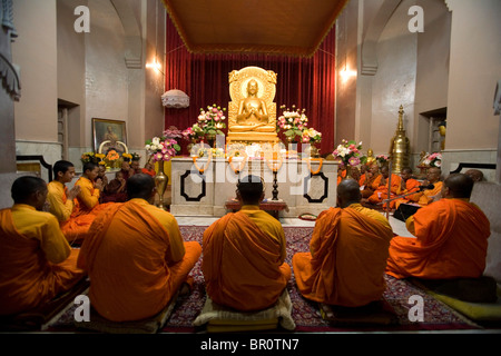 Mulagandha Kutir Vihara temple "Isipatana Deer Park" where Buddha ...