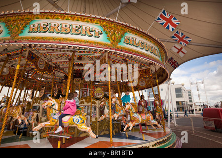 UK, England, Merseyside, Southport, Promenade, Silcock’s Funland ...