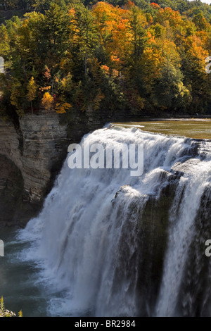 Fall color at the Middle Falls of the Genesee River in Letchworth State ...