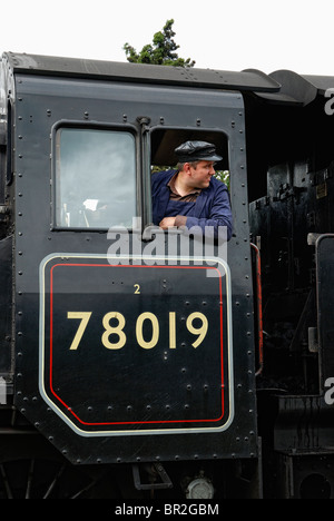 standard class 2 2-6-0 steam locomotive 78019 great central railway uk ...