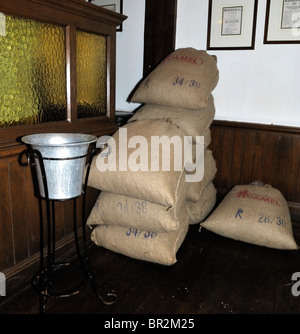 Peanuts at The Long Bar, Raffles Hotel, Singapore Stock Photo - Alamy