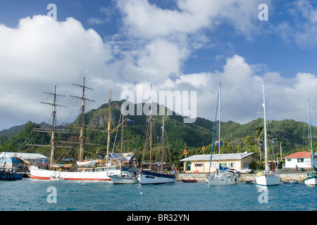 Cook Islands, Sean Davey, Sept, 05, statue, Tangaroa, Raratonga, tiki ...