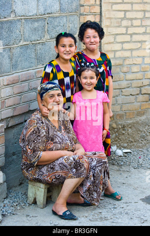 Uzbekistan, Samarkand, girls Stock Photo - Alamy
