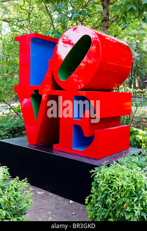 LOVE sculpture, University of Pennsylvania campus, Philadelphia, USA ...