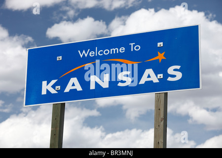 Welcome to Kansas sign at the Oklahoma/Kansas border Stock Photo - Alamy