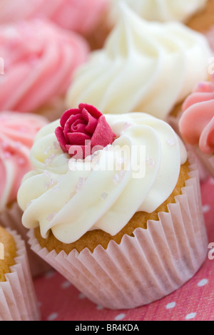 white cakes with roses Stock Photo - Alamy