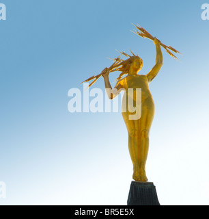 "Miss Electra", 16 foot cast bronze statue coated with gold leaf by ...