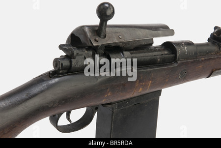 A German G98 rifle, calibre 7,92 x 57, serial number 926. Stamped steel ...