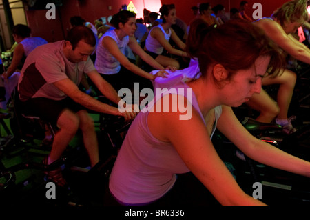 Spinning class at Crunch gyms in Manhattan Stock Photo - Alamy