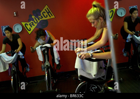 Spinning class at Crunch gyms in Manhattan Stock Photo - Alamy