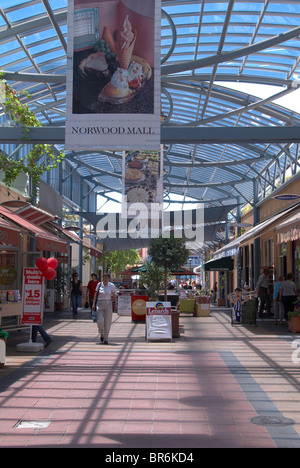 Shopping in the small malls of Adelaide Stock Photo - Alamy