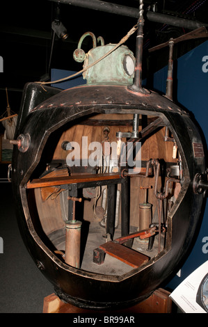 Turtle submarine 1776 Stock Photo - Alamy