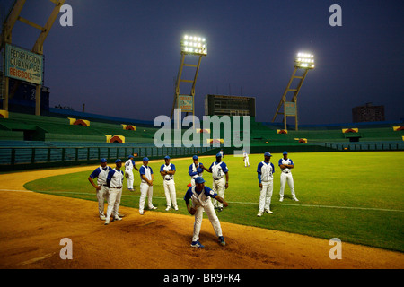 Havana's baseball team the Industriales warm up at Estadio ...