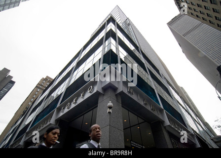 Lehman Brothers financial institution on the verge of collapse ...
