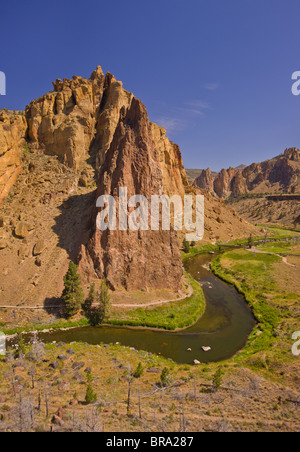 USA, Central Oregon, Redmond, Bend, Mitchell. Series of low clay hills ...
