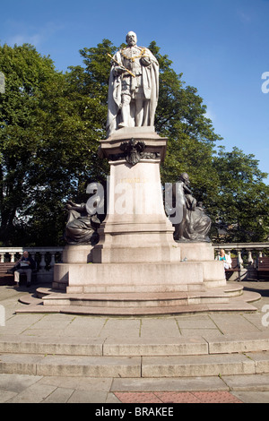 Statue of King Edward VII the seventh in Beacon Park, Lichfield ...