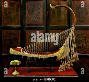 THE BURMESE HARP Stock Photo - Alamy