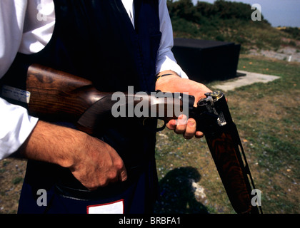 man loading his gun Stock Photo - Alamy