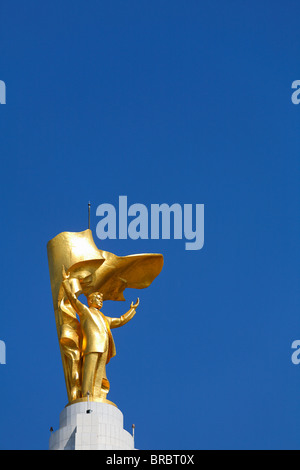 Golden statue of Turkmenbashi, Ashgabat, Turkmenistan, Oct 2011 Stock ...