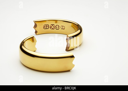 Broken Gold Wedding Ring Symbolizing Marriage Break Up Stock Photo - Alamy