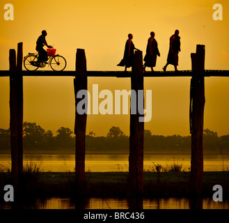 U Bein Bridge at sunset Stock Photo - Alamy