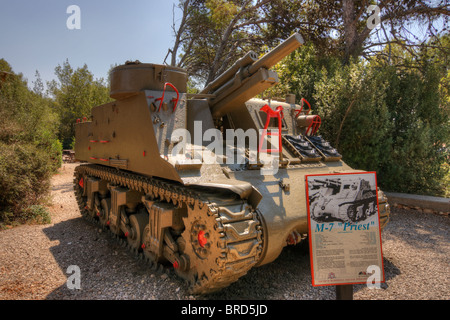 M7 priest self propelled 105 millimeter howitzer tank Stock Photo - Alamy