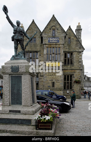 Truro, Cornwall, England, UK. Town Crier John Sweetman in traditional ...