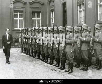 Adolf Hitler with an honour guard in 1934 Stock Photo - Alamy