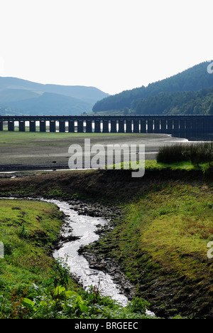 The Derwent Valley Aqueduct and the Ladybower reservoir in Derbyshire ...