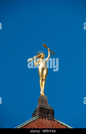 "Miss Electra", 16 foot cast bronze statue coated with gold leaf by ...