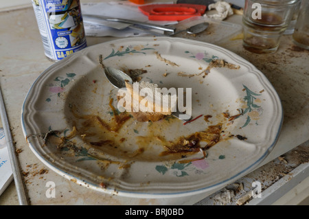 Very dirty dishes on a dirty kitchen worktop Stock Photo - Alamy