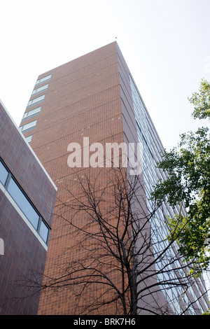 W. O. Walker Center medical office building at the Cleveland Clinic ...