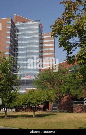 W. O. Walker Center medical office building at the Cleveland Clinic ...
