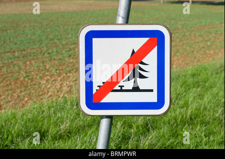 parking sign in field in countryside Stock Photo - Alamy