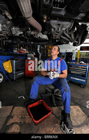 mend, fix, car, garage, mechanic, repair, bodge, dangerous, backstreet ...