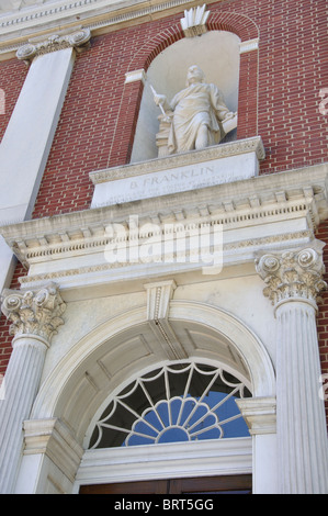 Benjamin Franklin statue and Library Hall, Philadelphia, Pennsylvania ...