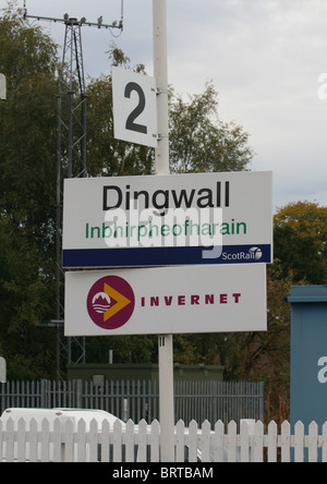 Bilingual English Gaelic sign at Dingwall railway station Scotland ...