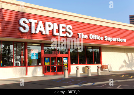 A Staples store front Stock Photo - Alamy