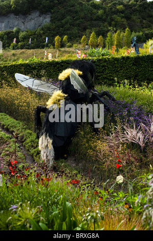 Giant Bee sculpture by Robert Bradford in front of Biomes at Eden ...