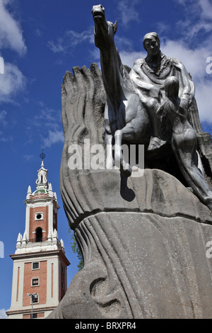 MONUMENTAL STATUE IN FRONT OF THE MONCLOA BEACON, MUSEUM OF AMERICA ...