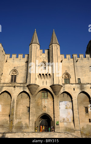 Exterior Facade of the Palais des Papes in Avignon, Provence, France ...