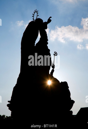 The silhouette of the bridge Stock Photo - Alamy