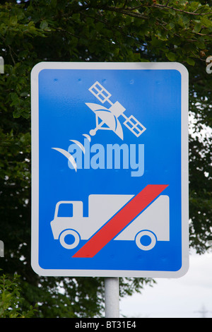 Road sign no entry Lorry Lorries Truck Trucks GPS Sat nav Satellite ...