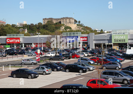 Castle Marina Retail Park, Nottingham, U.K. 28th November 2014, Queues ...