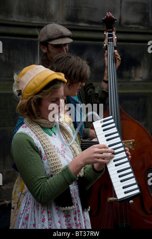 Australian jug band busking at the Edinburgh Festival Fringe, Scotland ...