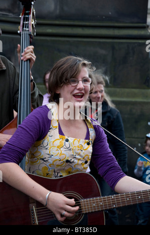 Australian jug band busking at the Edinburgh Festival Fringe, Scotland ...