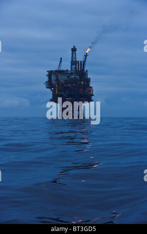 Oil rig Beryl B. Industry, sunrise. North Sea, Great Britain Stock ...